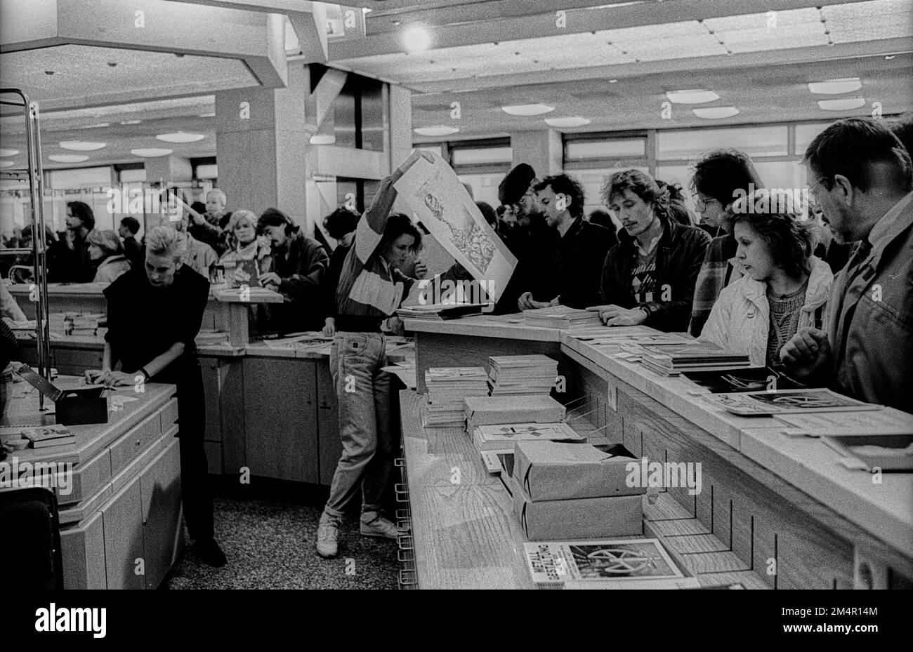GDR, Berlin, 18. 03. 1989, Day of the Arts, Palace of the Republic ...