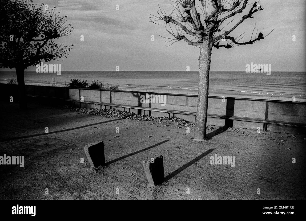 GDR, Binz, 04. 11. 1988, beach, beach promenade, trees, lantern ...