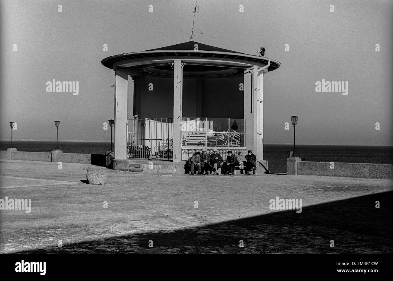 Contemporary pavilion Black and White Stock Photos & Images - Alamy