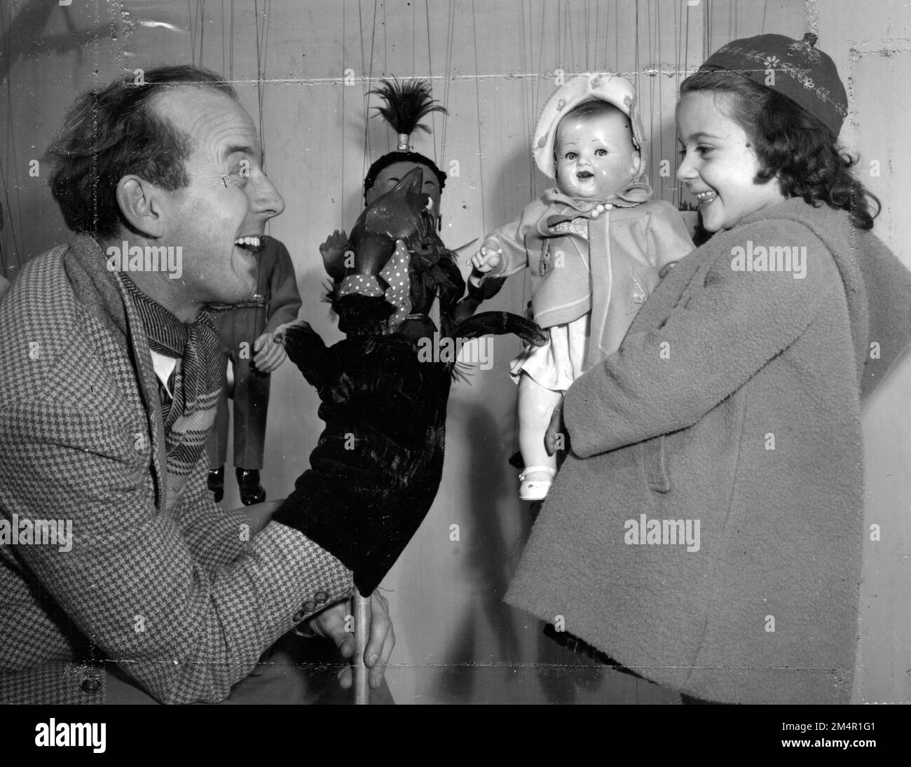 Marshall Plan Puppets at the Salon de l'Enfance. Photographs of ...