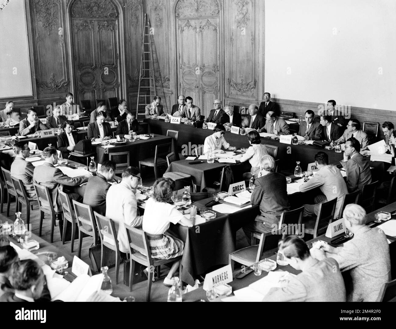 OEEC. Photographs of Marshall Plan Programs, Exhibits, and Personnel ...