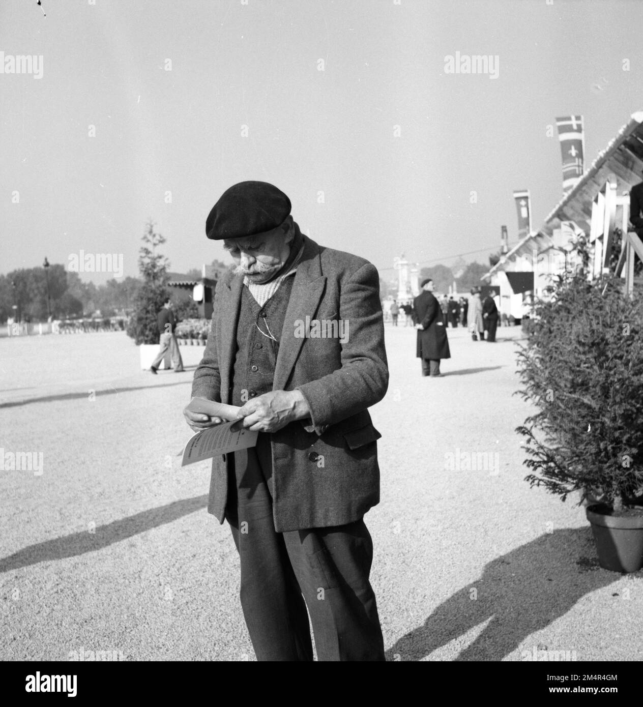 Crowds Throng Esplande to Visit Train for Europe. Photographs of ...