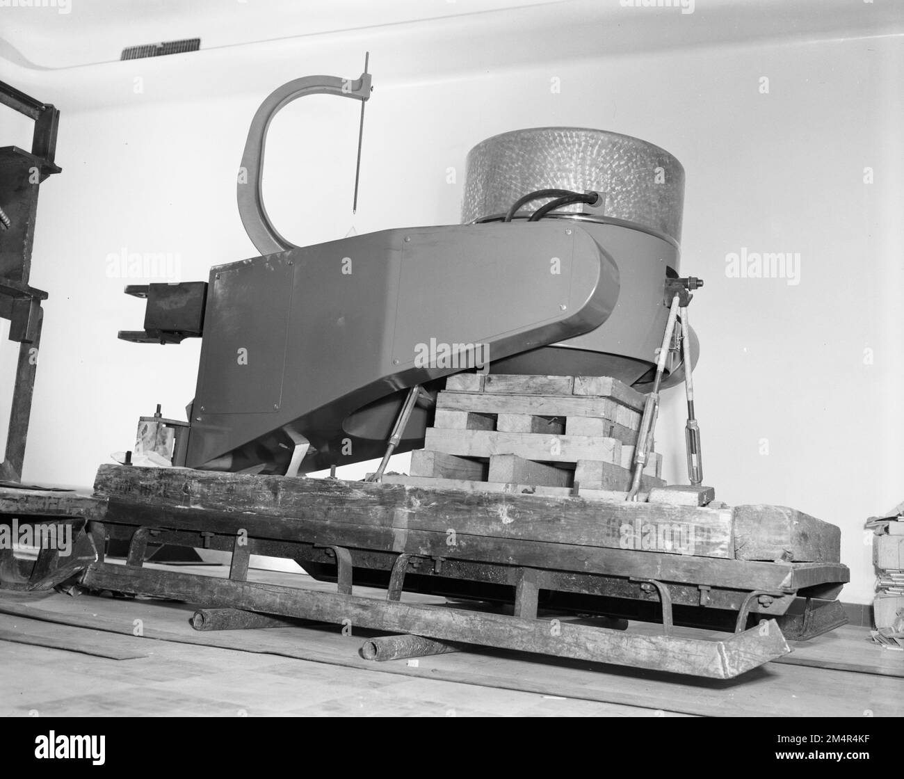 First Cobalt Bomb Installed in Paris Clinic. Photographs of Marshall ...