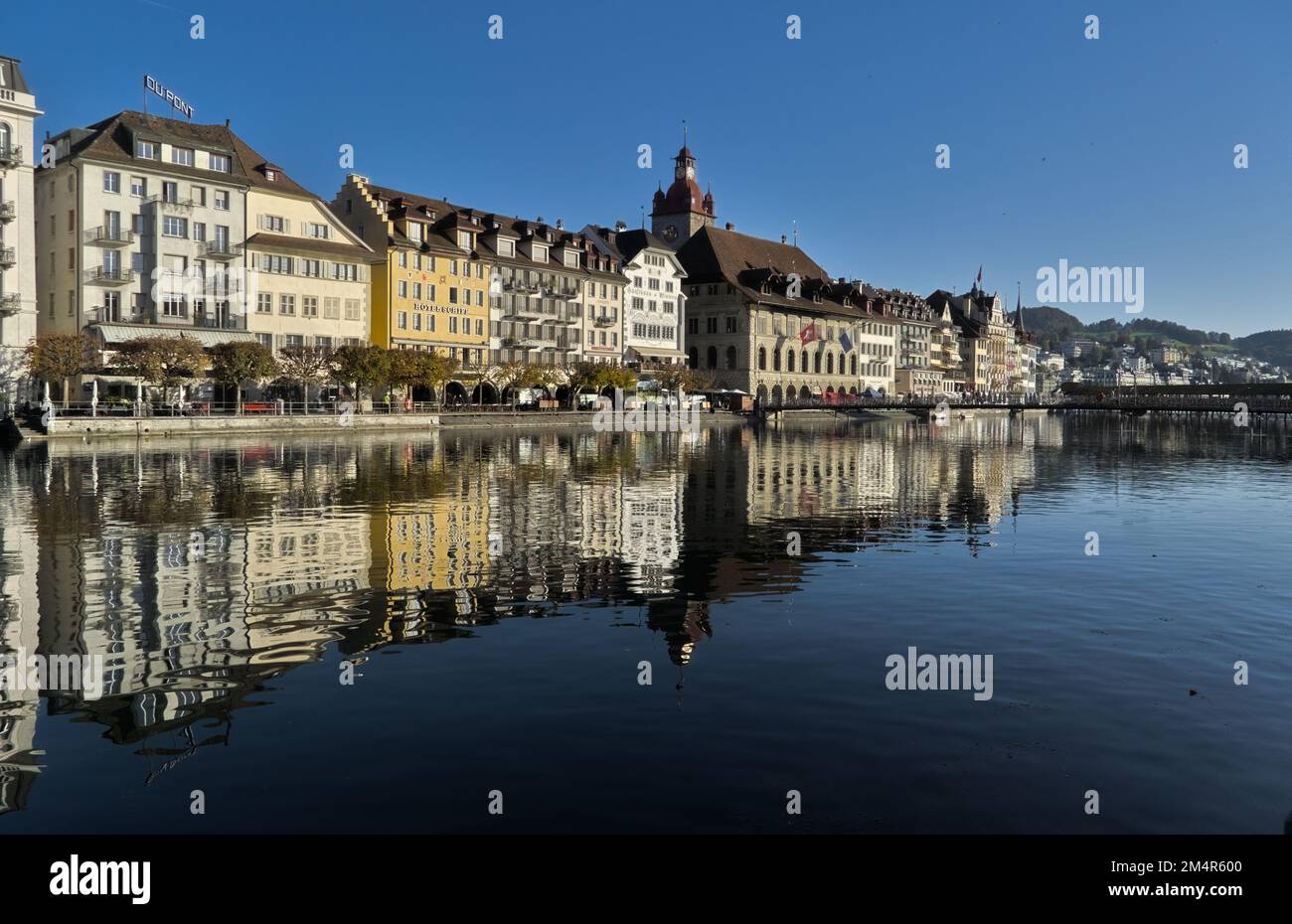 City house reflections on river hi-res stock photography and images - Alamy