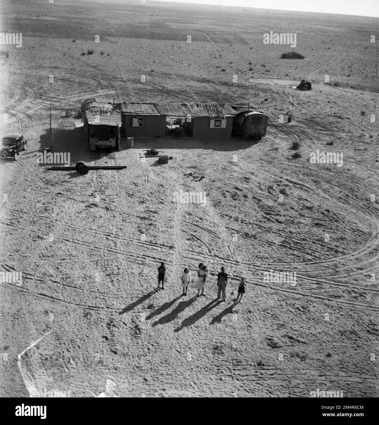 North Africa Pix - Well-Drilling at Arram, Tunisia. Photographs of ...