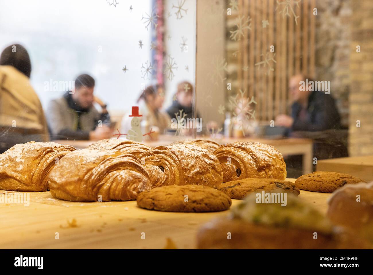 Christmas bakery display hi-res stock photography and images - Alamy