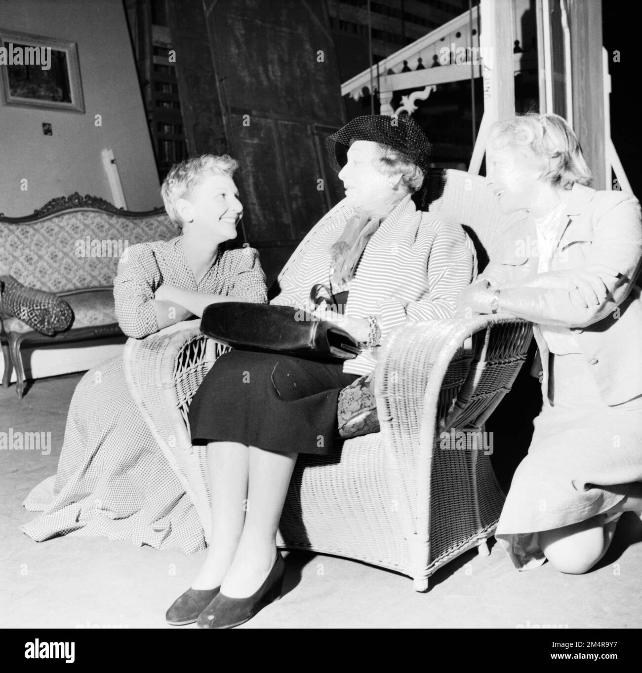 "Medea", "Skin of Our Teeth" Actors in Paris. Photographs of Marshall ...