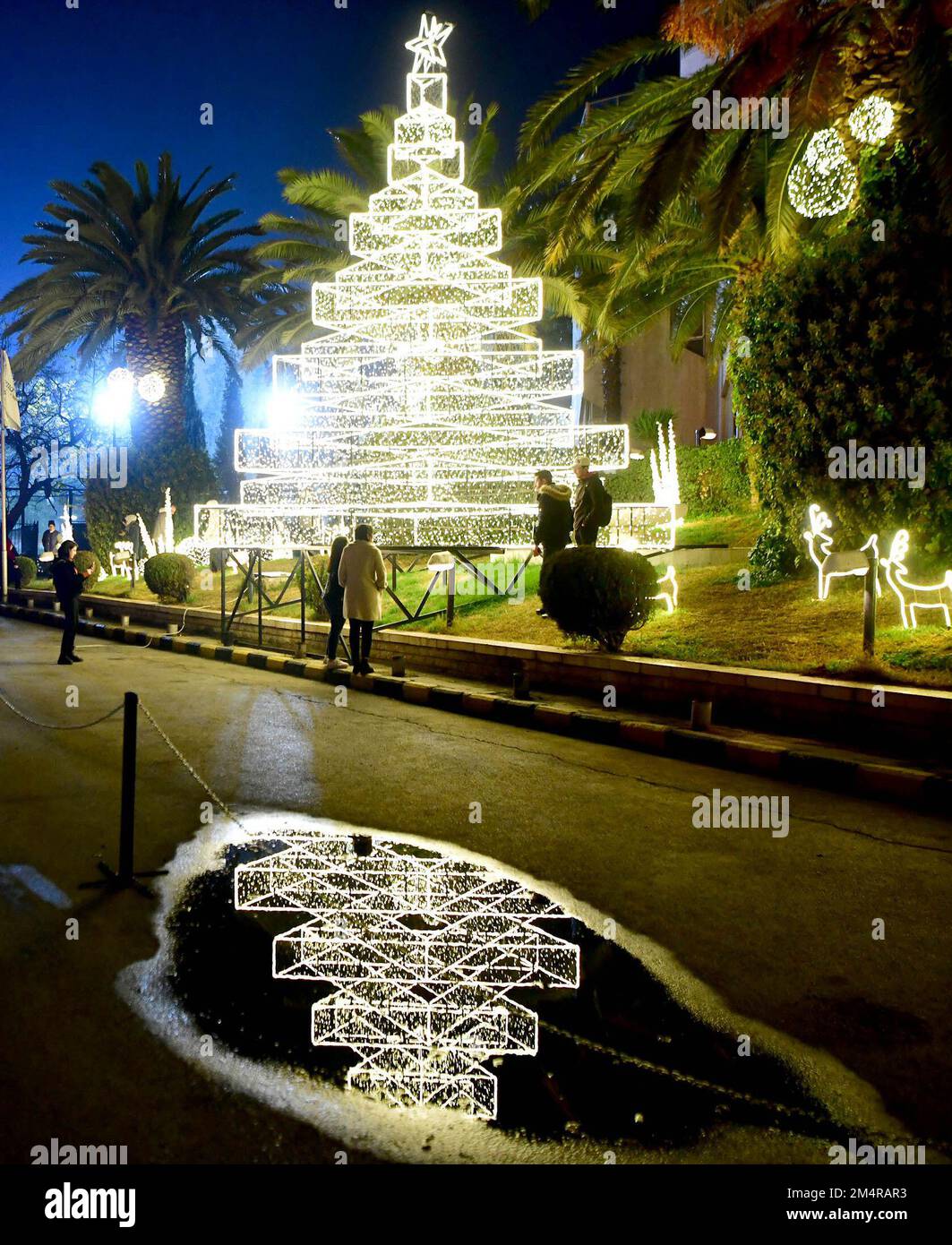 Damascus, Syria. 22nd Dec, 2022. People look at Christmas decorations ...