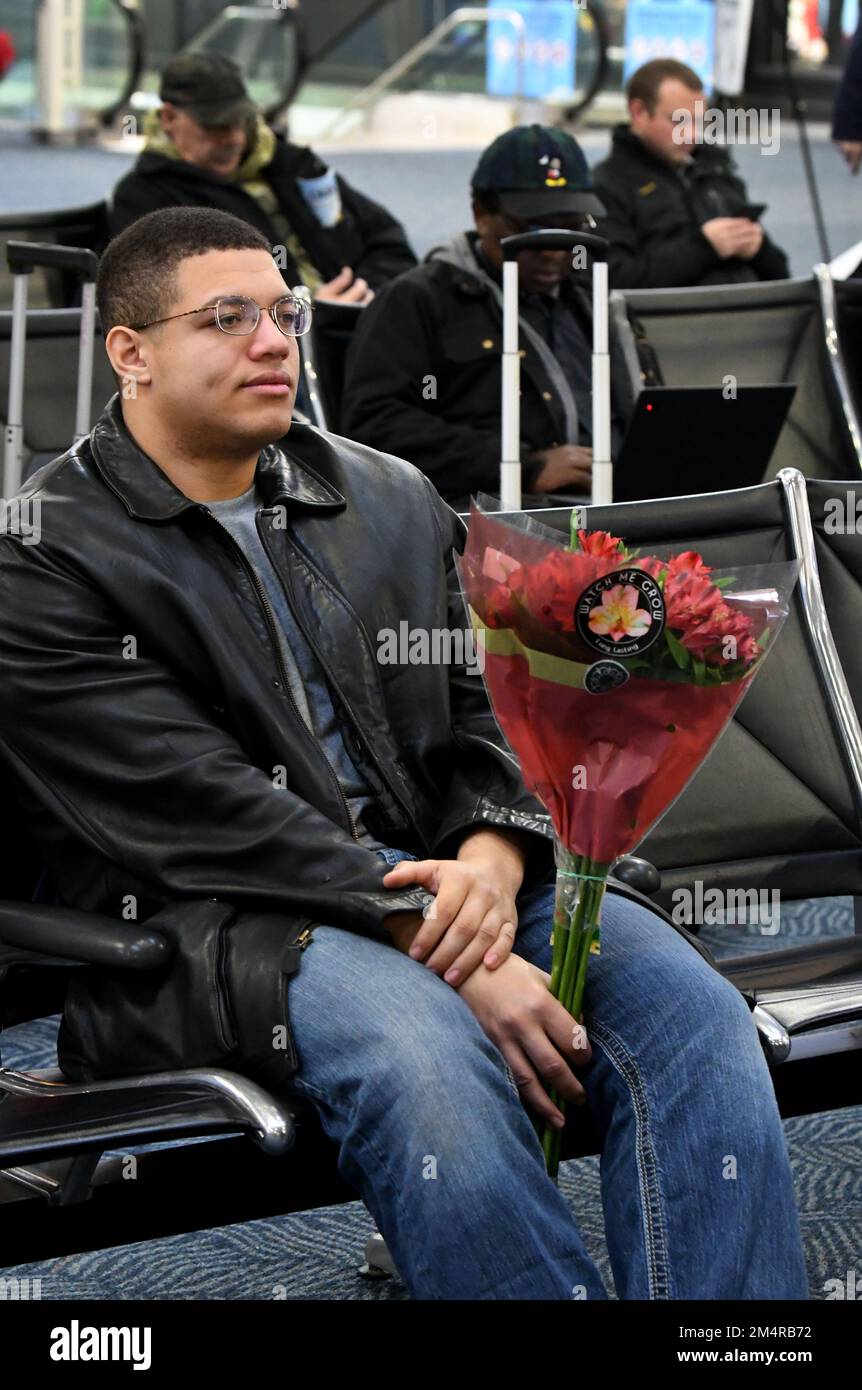 Milwaukee, Wisconsin, USA. 22nd Dec, 2022. JONATHAN FARKAS waits with ...