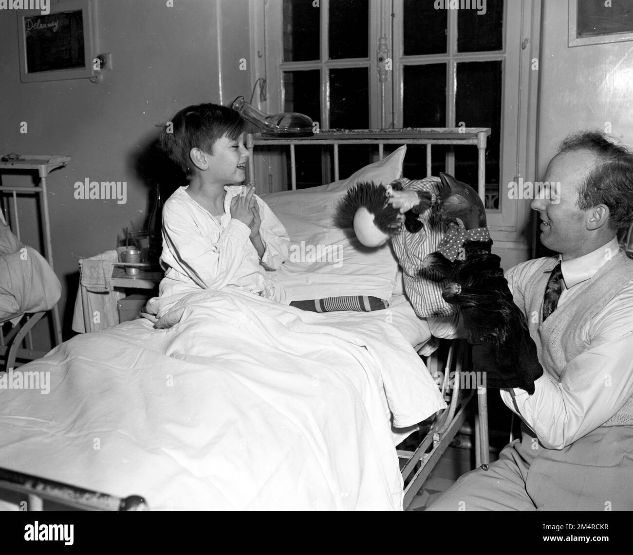 Puppet Show at Hopital des Enfants Malades. Photographs of Marshall ...
