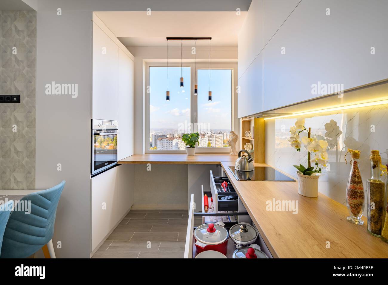 Extended window hi-res stock photography and images - Alamy