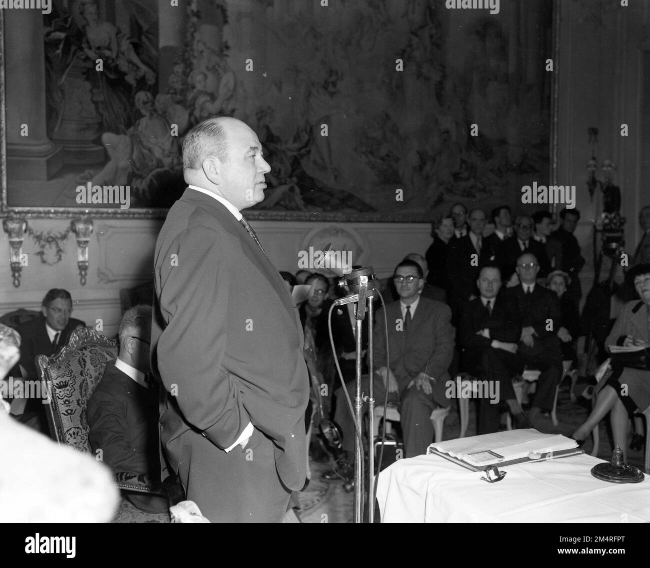 Exhibitor Arrives for Lille Show (Pix with Miss America) (Joseph ...