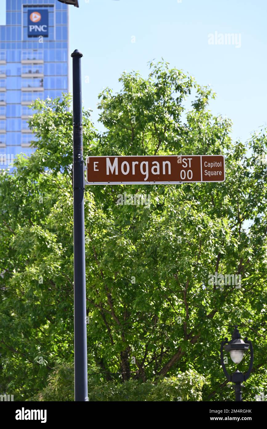 Close up street name sign avenue hi-res stock photography and images ...