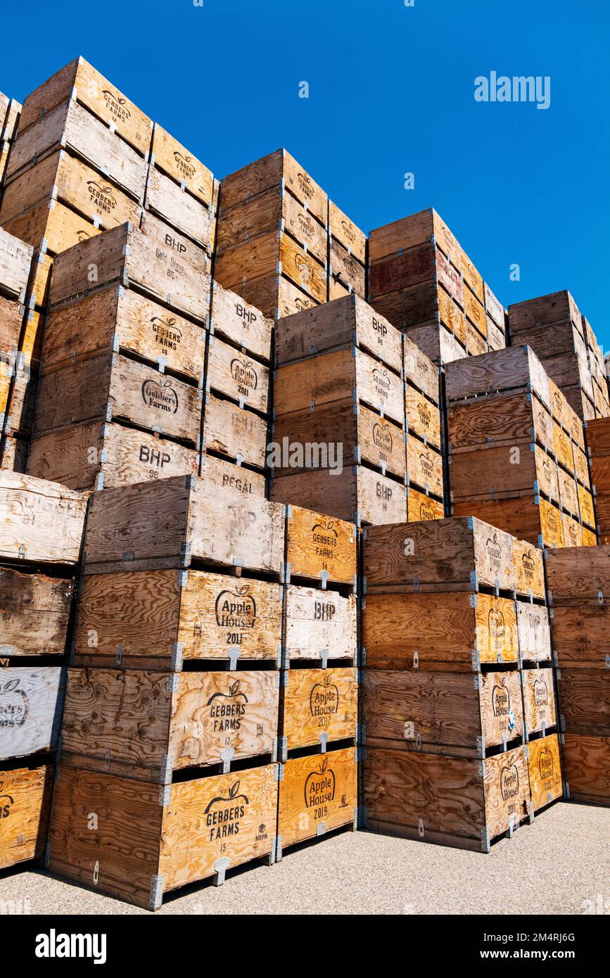 Stack of wooden crates hi-res stock photography and images - Alamy