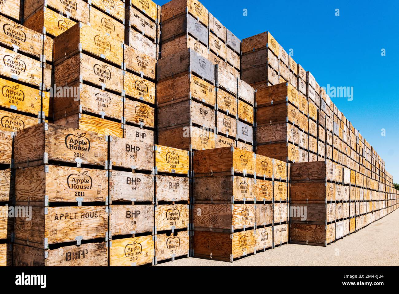 Outdoor stack of boxes hi-res stock photography and images - Alamy
