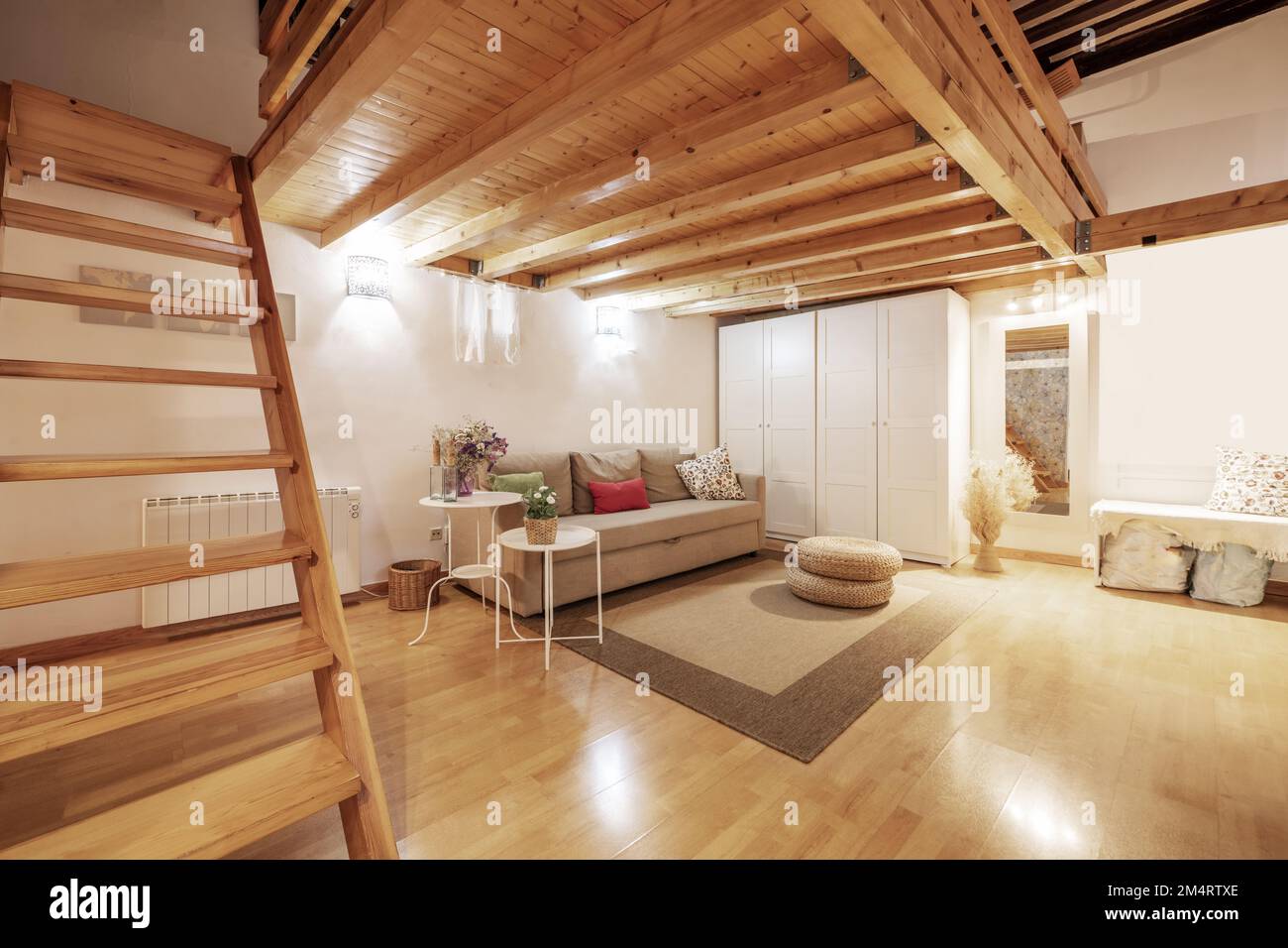 Solid beams hi-res stock photography and images - Alamy