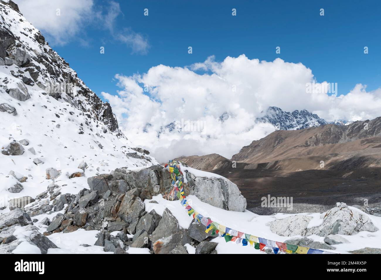 A beautiful snow-crapped trek in the Himalayan landscape Stock Photo ...