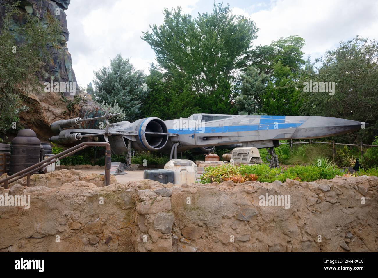 A X-Wing at Star Wars Galaxy's Edge Disney World Hollywood Studios ...