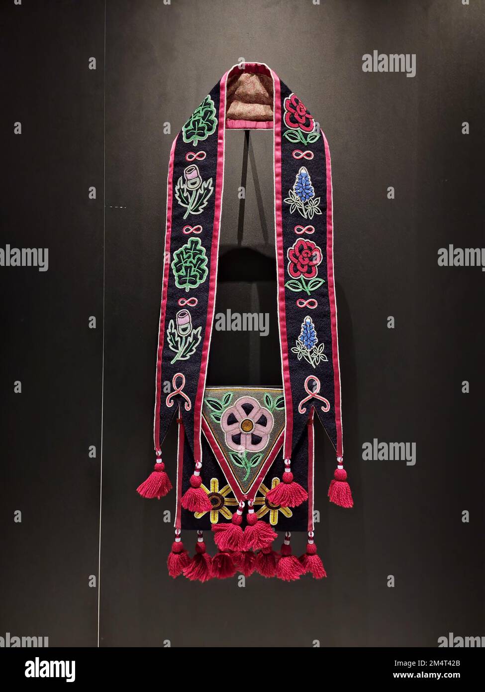 Traditional Beaded Stoll and Pouch Made in Cherokee Style and on ...