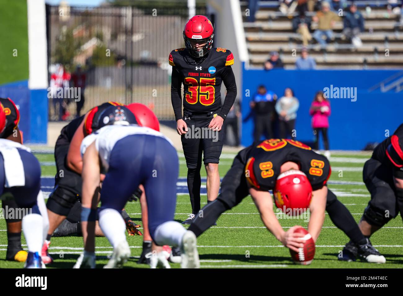 Ferris State Bulldogs Eddie Jewett (35) gets ready to kick a 33-yard ...