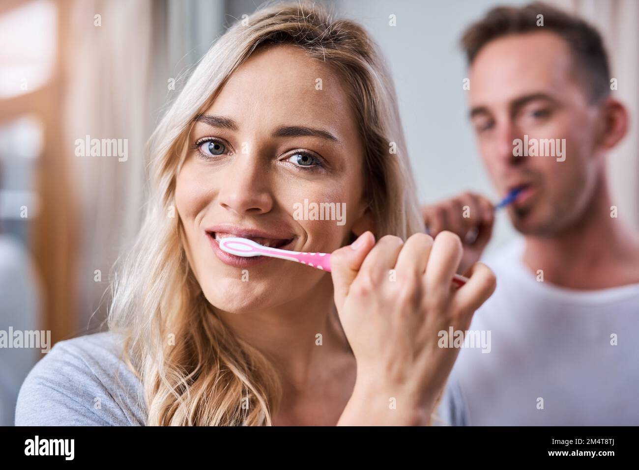 Bright teeth hi-res stock photography and images - Alamy