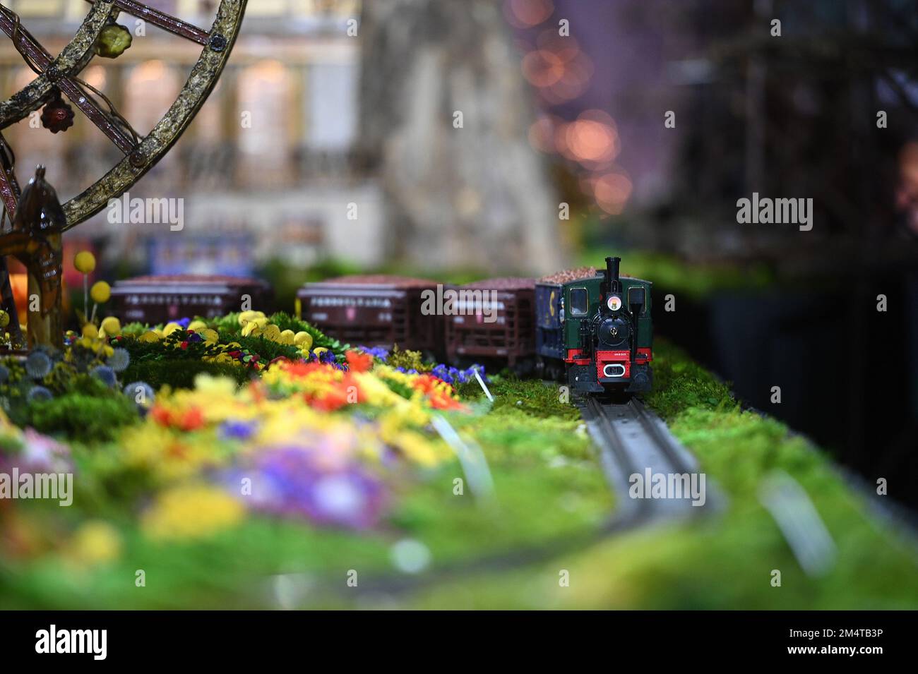 New York, USA. 22nd Dec, 2022. A view of a model train at the New York ...