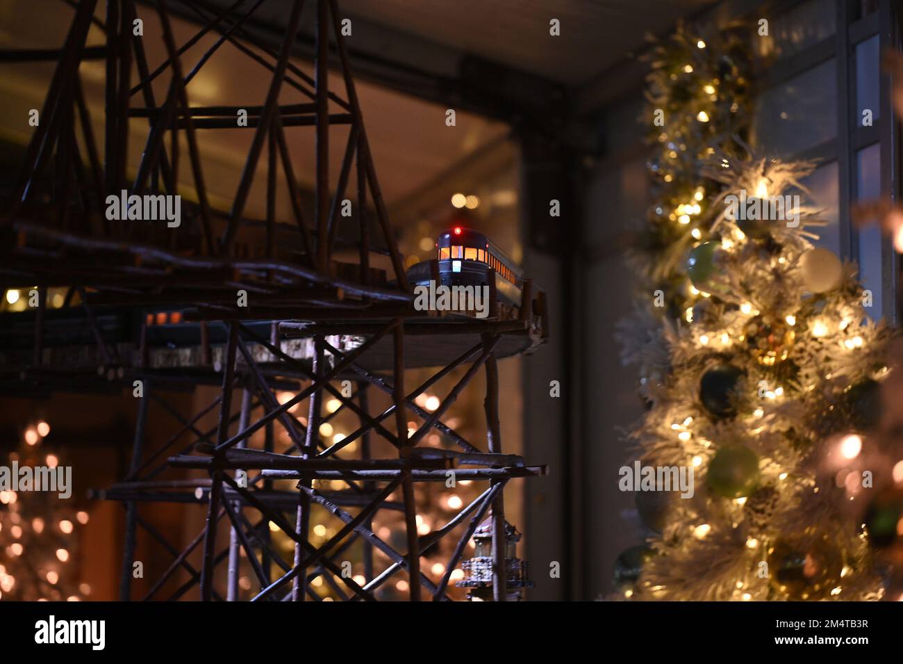 New York, USA. 22nd Dec, 2022. A view of a model train at the New York ...