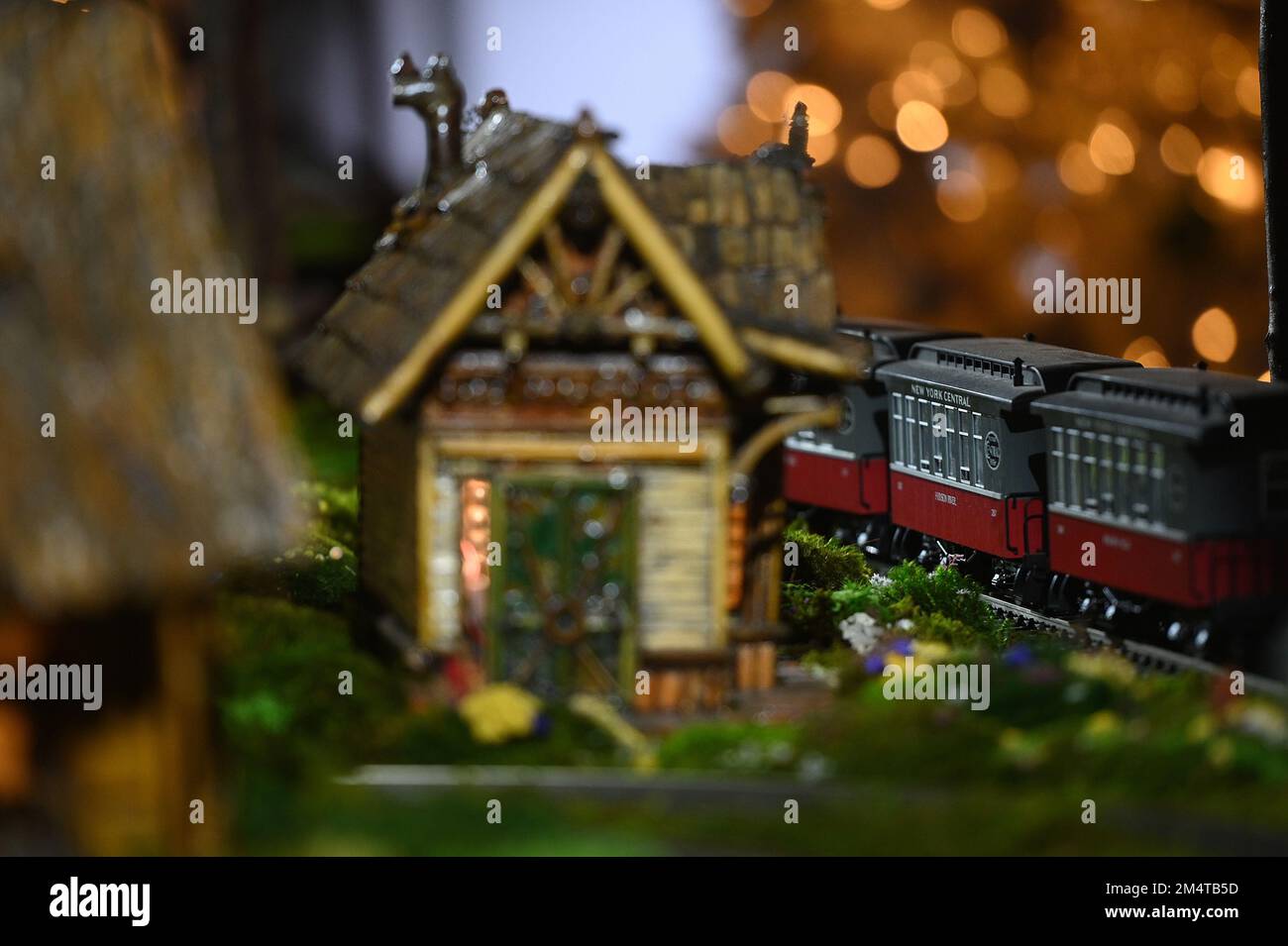 New York, USA. 22nd Dec, 2022. A view of a model train at the New York ...