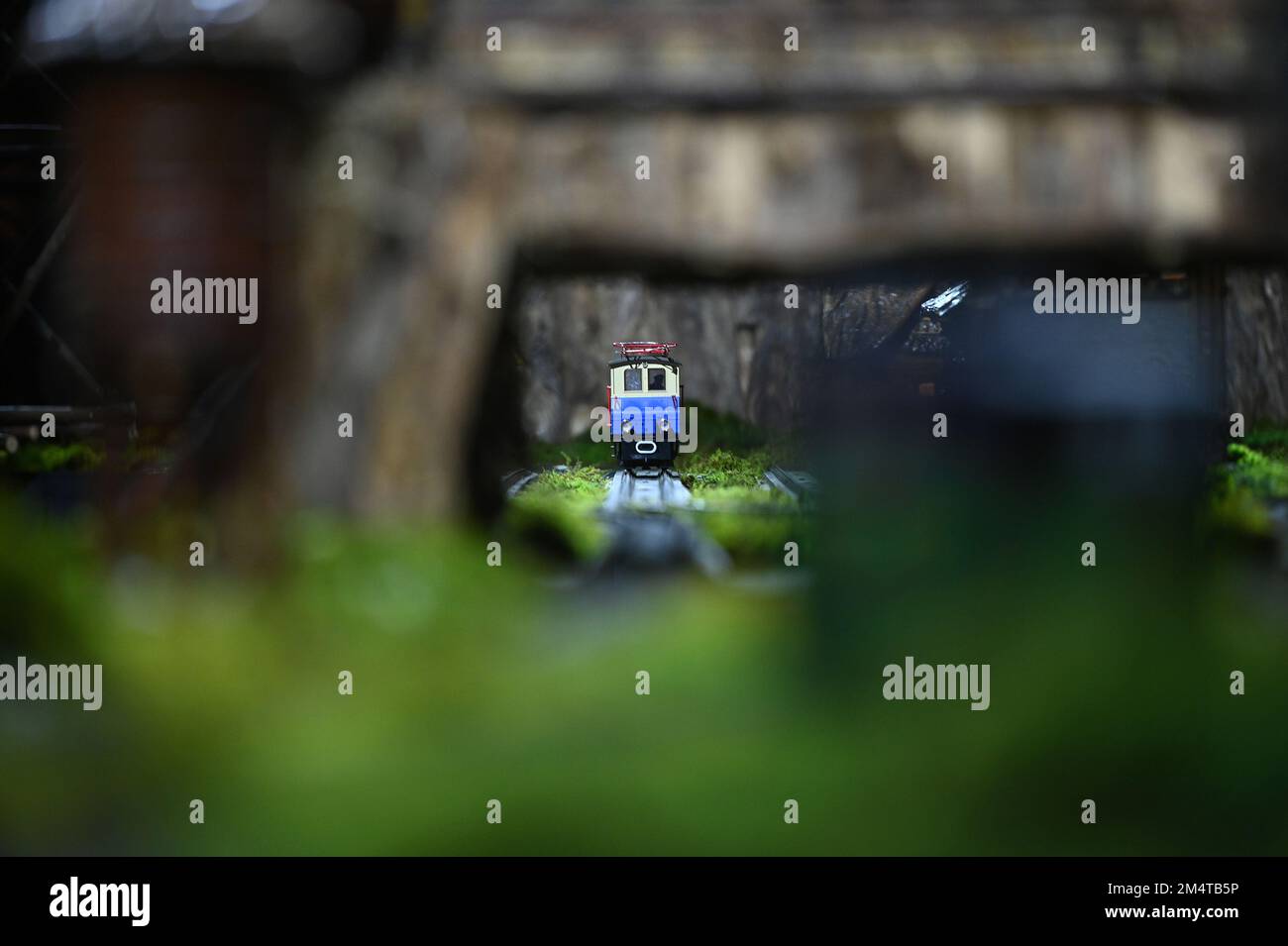 New York, USA. 22nd Dec, 2022. A view of a model train at the New York ...