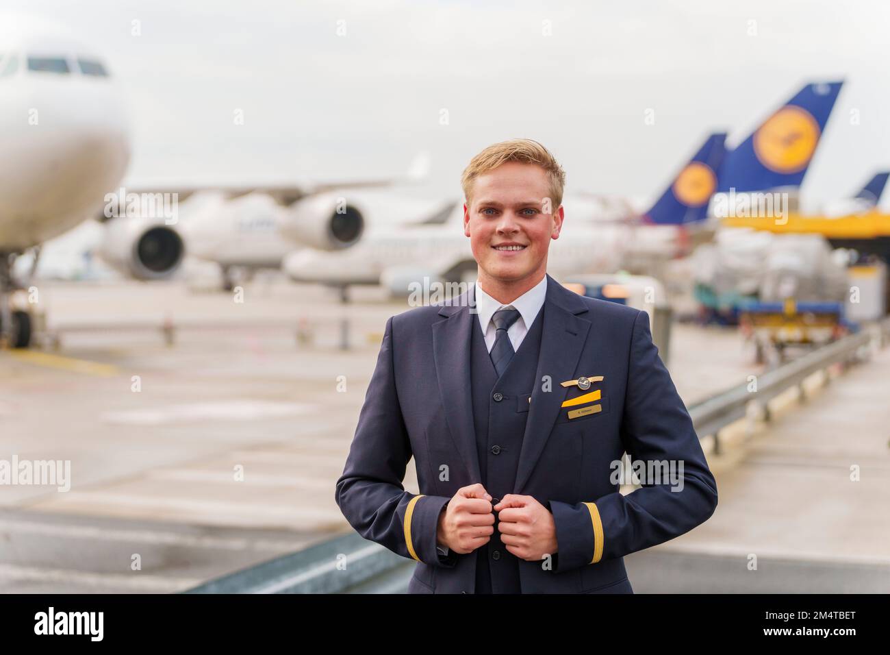 PRODUCTION - 08 December 2022, Hessen, Frankfurt/Main: Alexander Böhmer ...