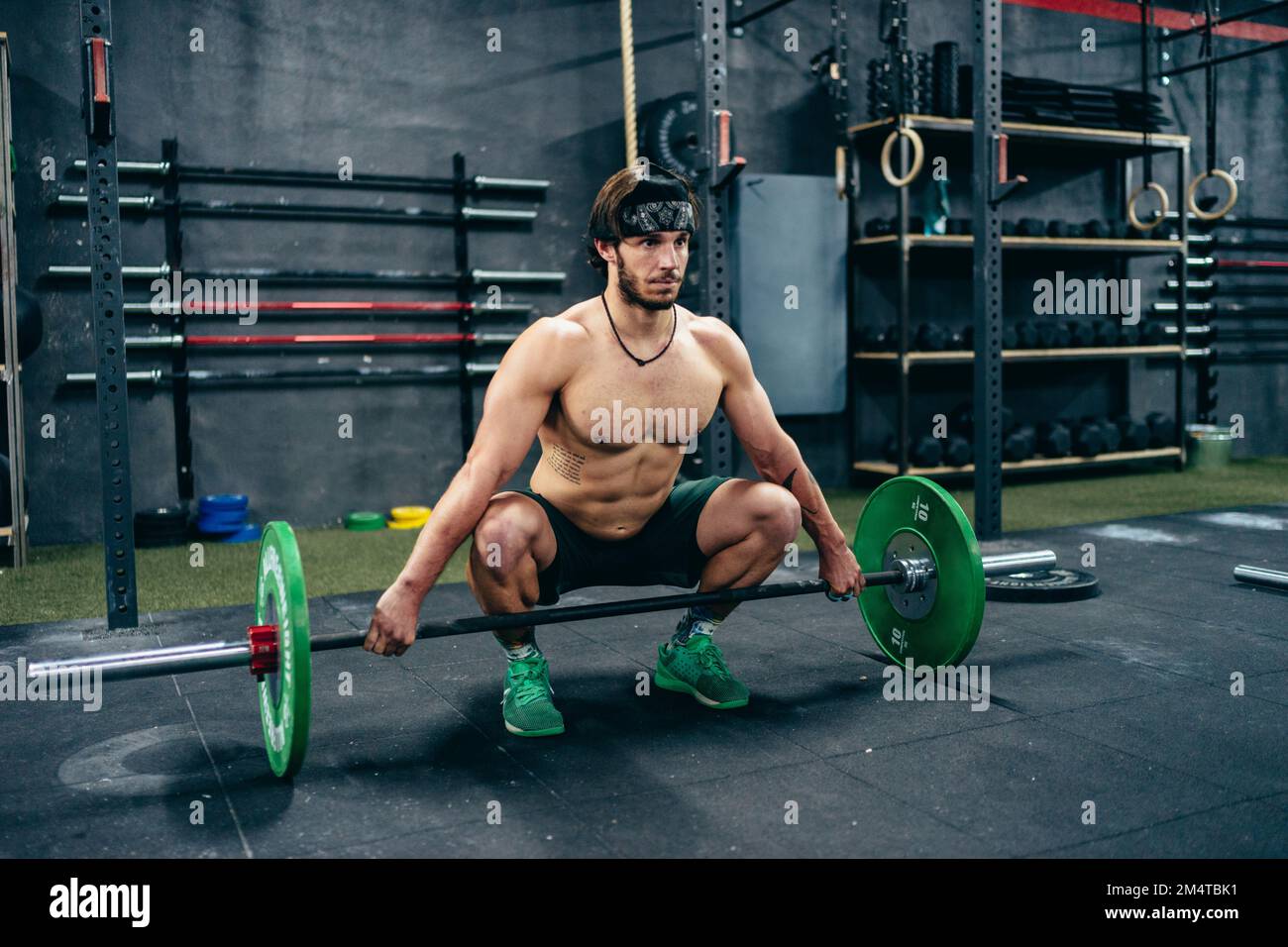 Portrait of a caucasian strong man ready to lift weight in a gym Stock ...