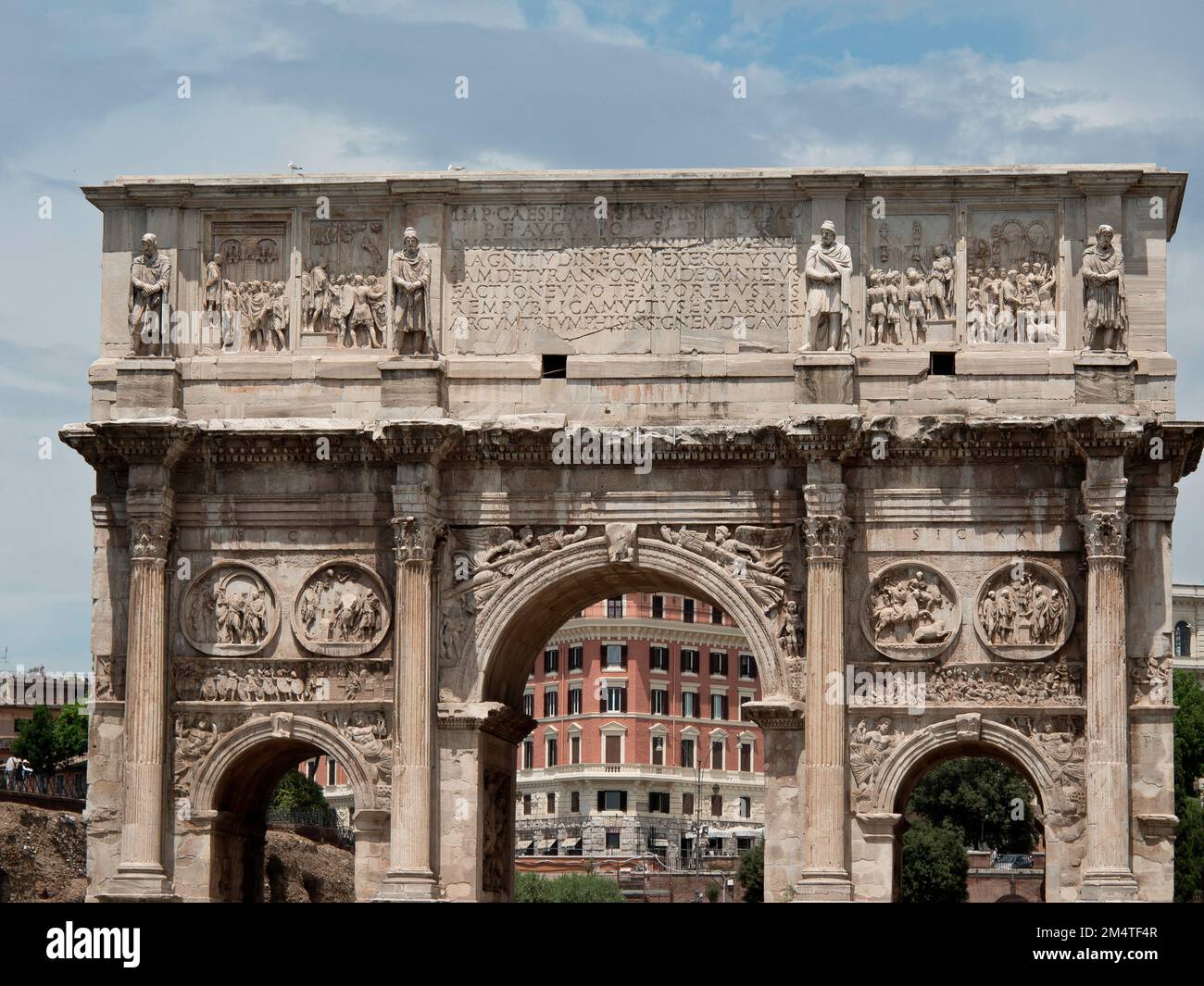 The exterior of the Arch of Constantine Historical landmark in Rome ...