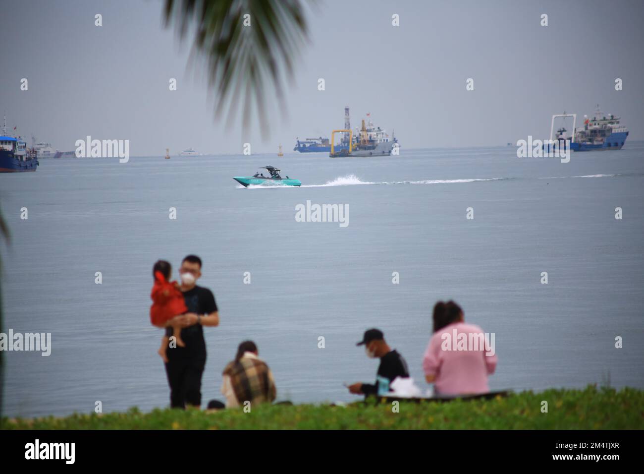 A large number of tourists go to Sanya for vacation in winter, Sanya ...