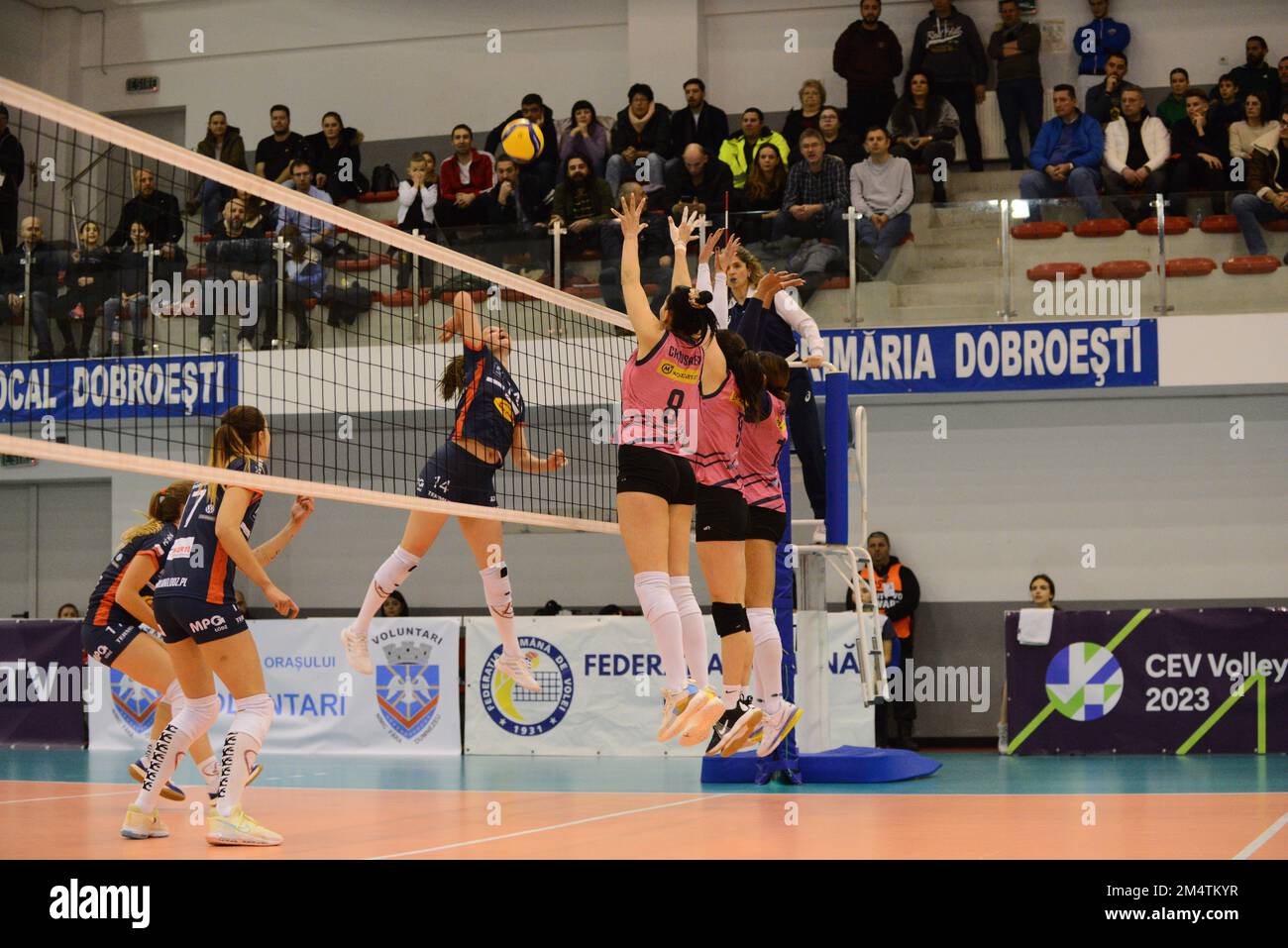 Cso voluntari volleyball hi-res stock photography and images - Alamy