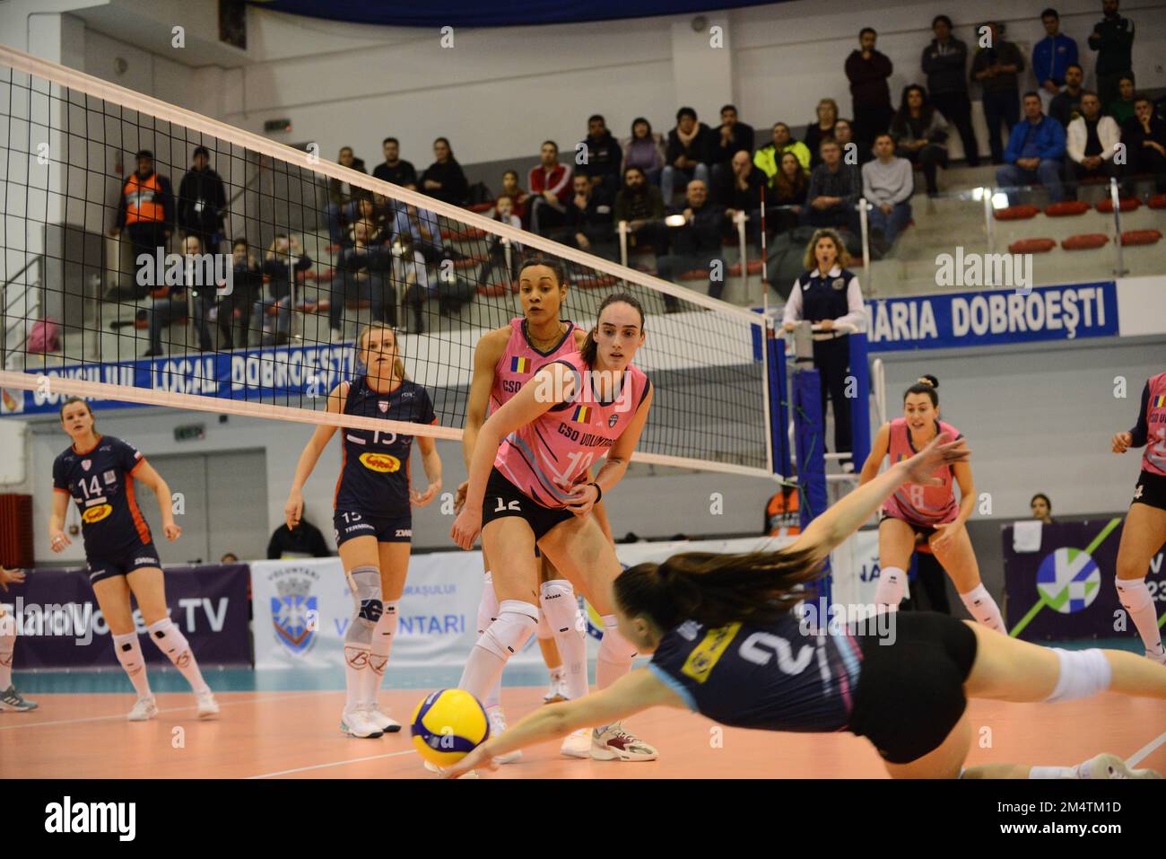 Cso voluntari volleyball hi-res stock photography and images - Alamy