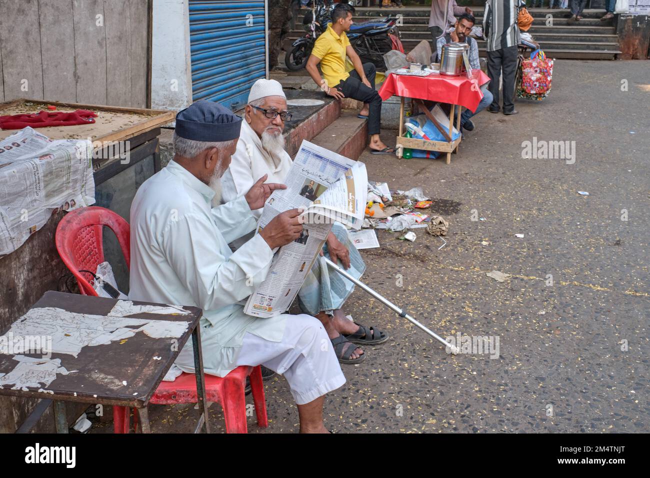 Newspaper reader mumbai hi-res stock photography and images - Alamy