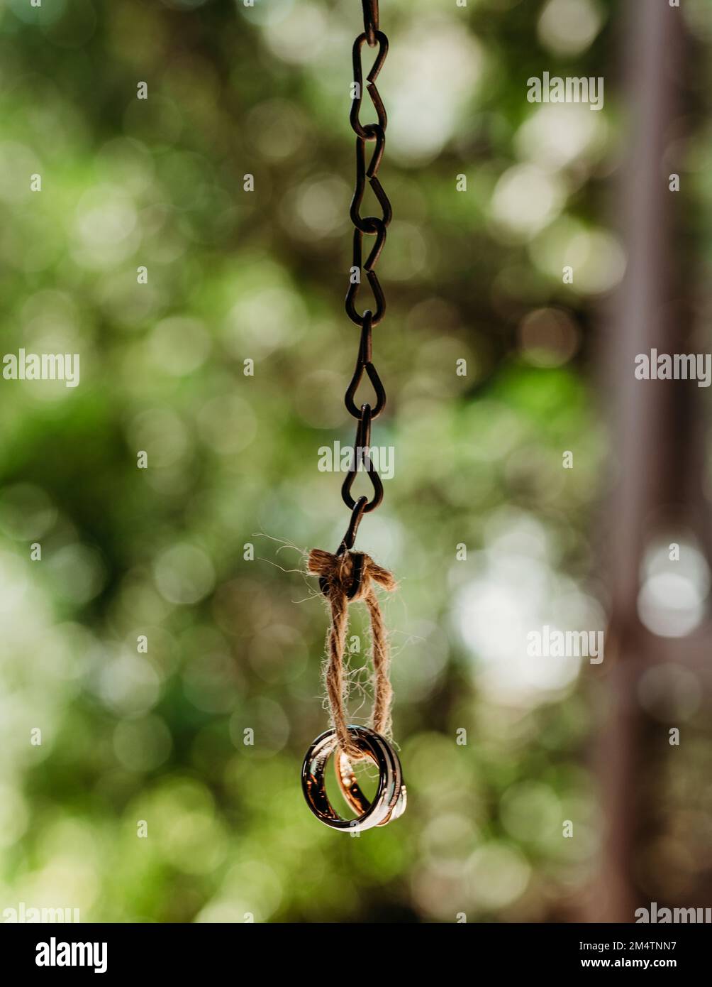 Hanging metal chain hi-res stock photography and images - Alamy