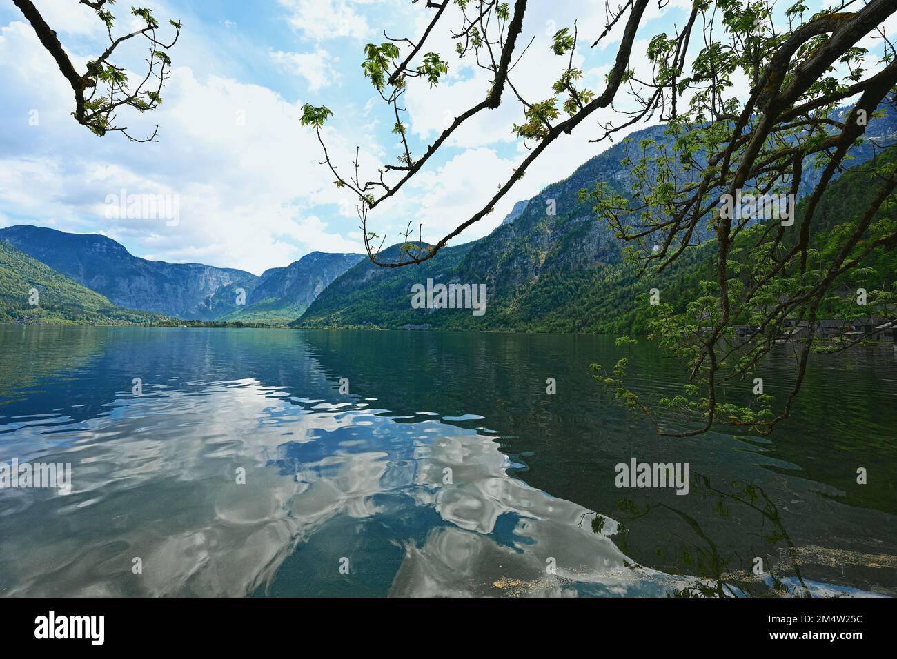 Hallstatter See lake in Hallstatt, Upper Austria Stock Photo - Alamy