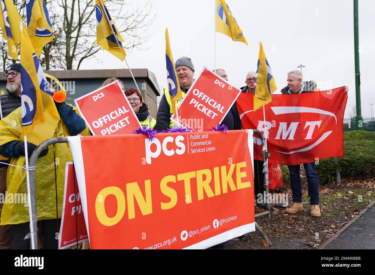 Members of the Public and Commercial Services (PCS) union on the picket ...