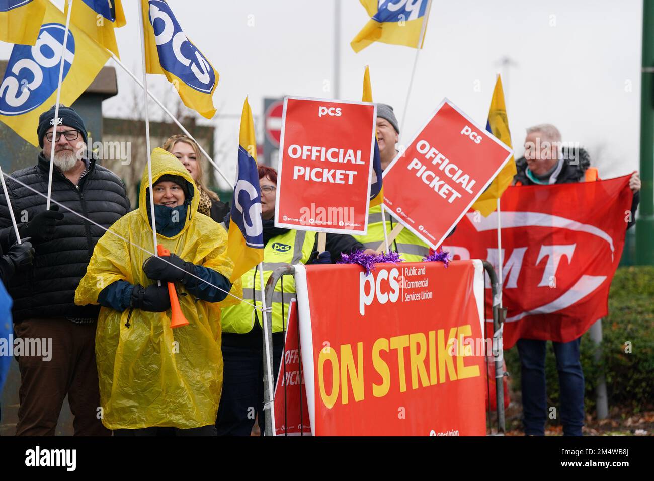 Members of the Public and Commercial Services (PCS) union on the picket ...