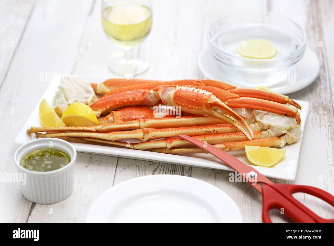 snow crab legs with garlic butter sauce Stock Photo - Alamy