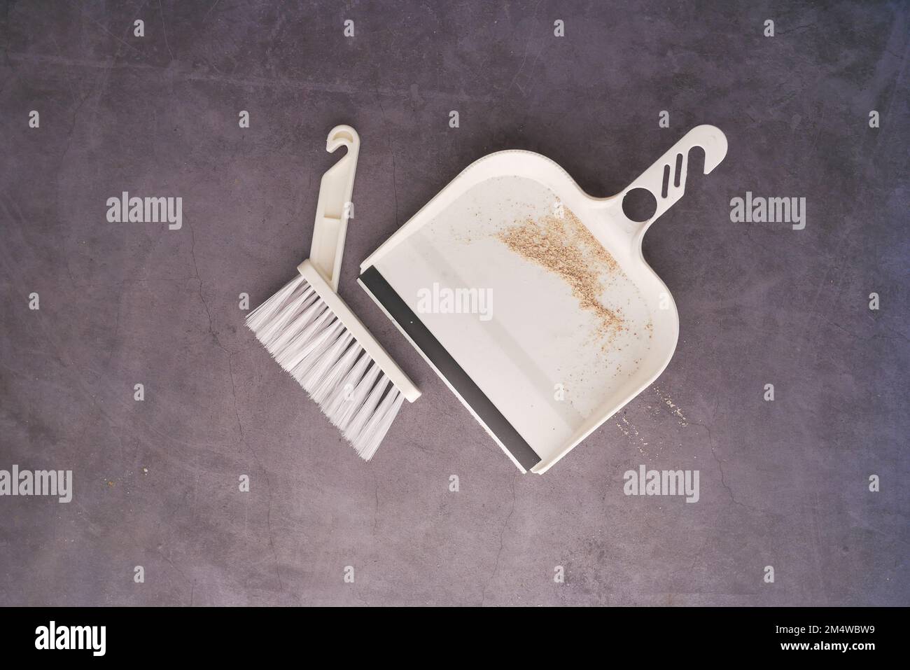 floor dust with dust pan close up Stock Photo - Alamy