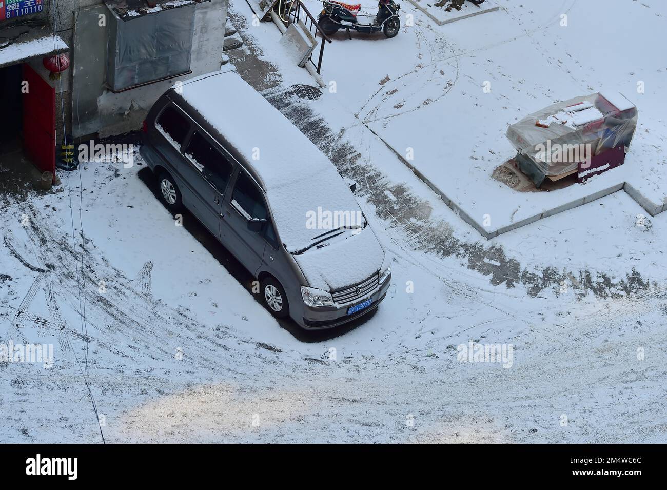 Affected by the cold wave, a heavy snow fell in Shenyang City ...