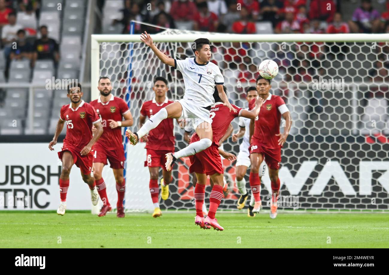 Jakarta, Indonesia. 23rd Dec, 2022. Lim Pisoth (top) of Cambodia vies ...