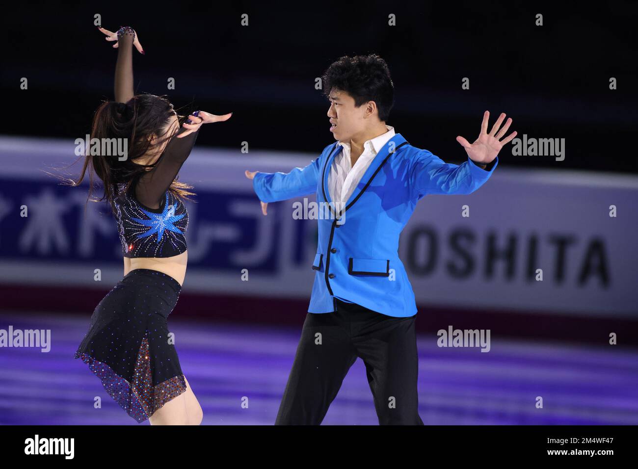 Palavela, Turin, Italy, December 11, 2022, Hannah Lim and Ye Quan ...