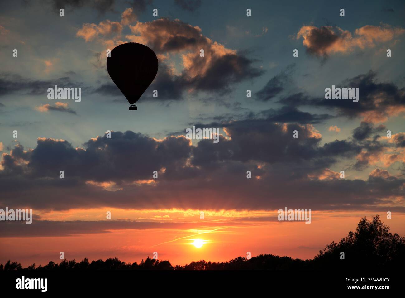 Hot air balloons over water hi-res stock photography and images - Alamy