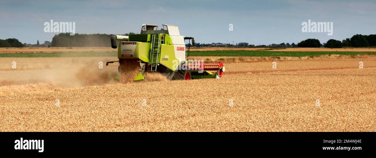 Claas combine harvester hi-res stock photography and images - Alamy