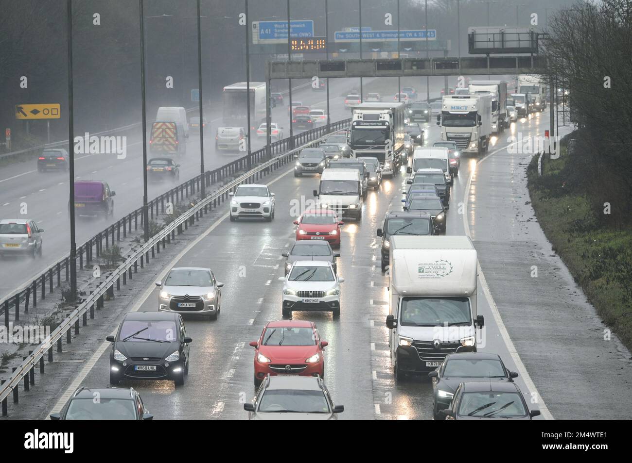 M5 Motorway, Sandwell, 23rd December 2022. Large traffic jams are ...