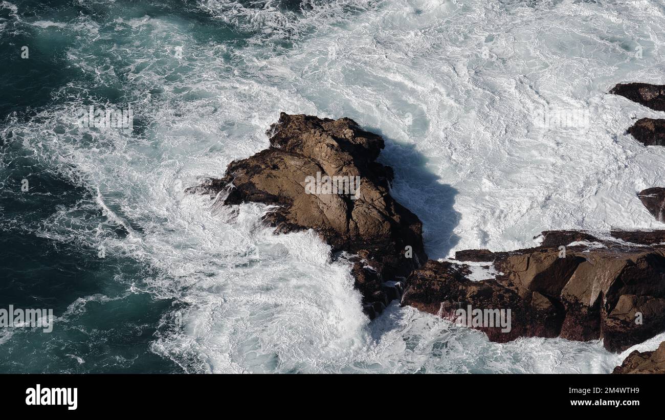 Singular rock hi-res stock photography and images - Alamy