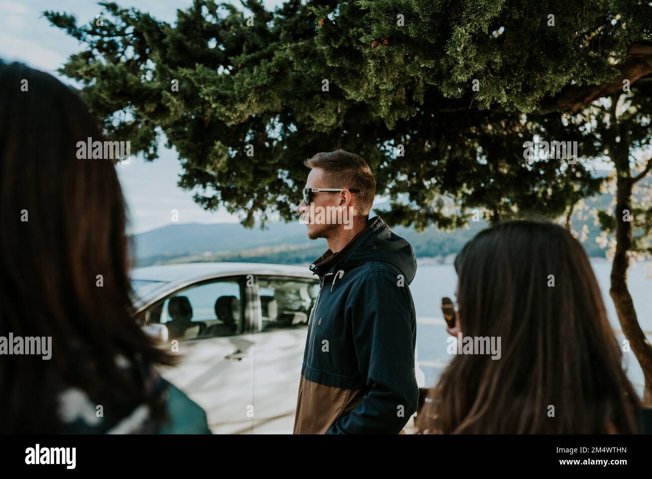 Woman from behind walking path jeans hi-res stock photography and ...
